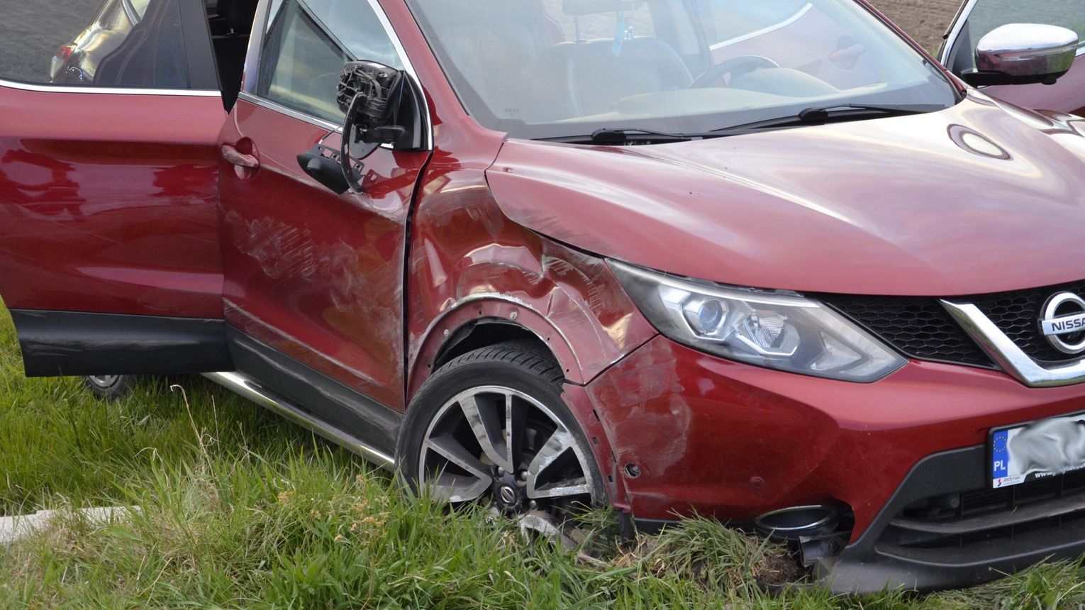 Ciągnik uderzył w nissana, który podróżowało pięć osób